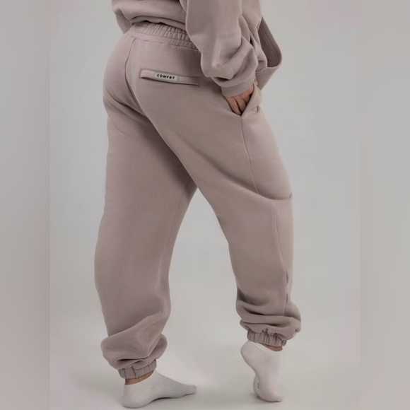 Comfrt | Pants & Jumpsuits | Comfrt Travel Essential Sweatpantsbark Xs ...